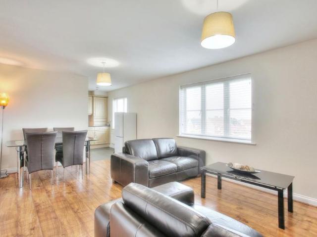 2 bedroom flat to rent