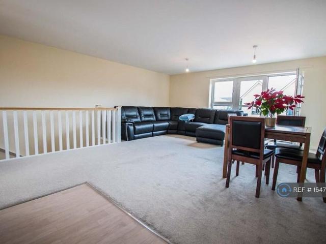 2 bedroom flat to rent