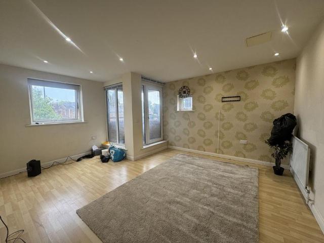 2 bedroom flat to rent