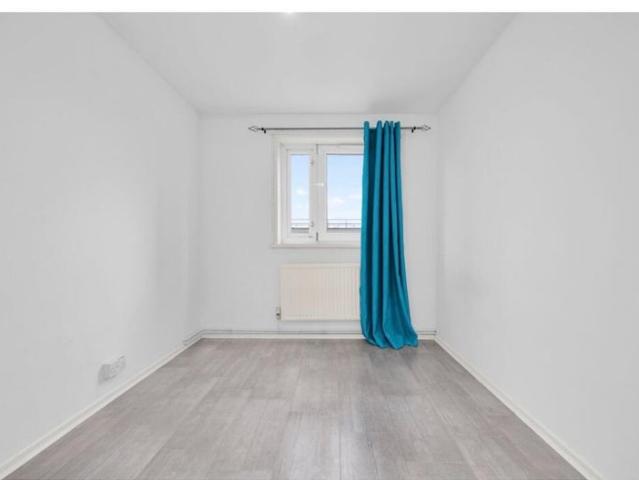 2 bedroom Flat to Rent £2000 or £1000 per room