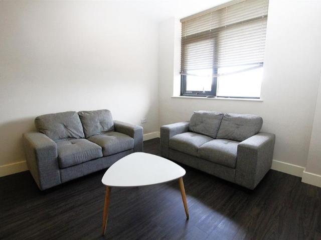 2 bedroom flat to rent