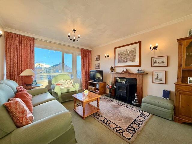 3 bedroom flat to rent