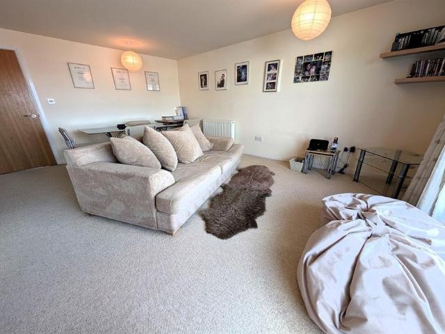 2 bedroom flat to rent