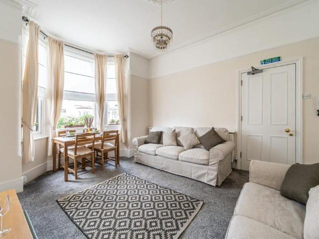 2 bedroom flat to rent