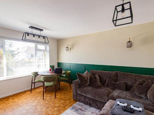 2 bedroom flat to rent