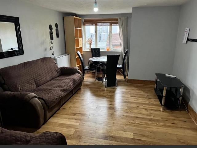 2 bedroom flat to rent