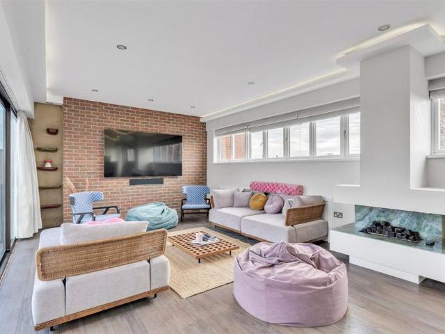 2 bedroom flat to rent