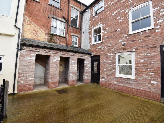 2 bedroom flat to rent