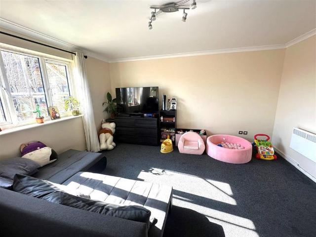 2 bedroom flat to rent