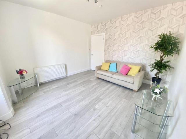 2 bedroom flat to rent