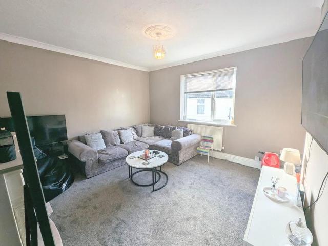 2 bedroom flat to rent