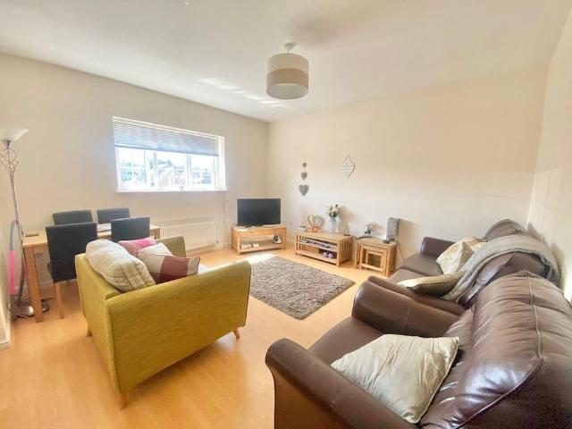2 bedroom flat to rent