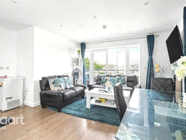 2 bedroom flat to rent
