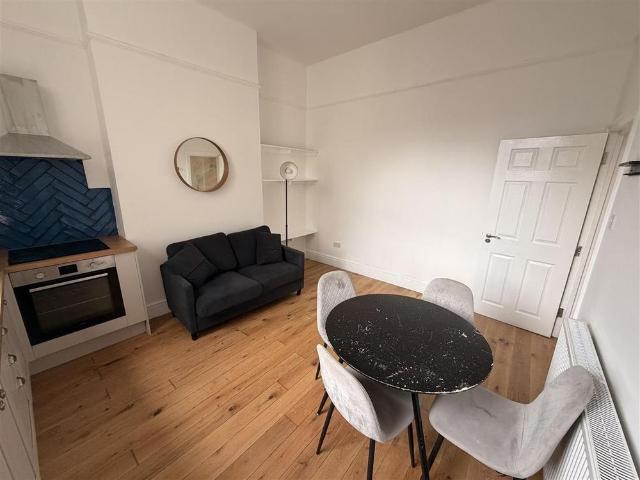 2 bedroom flat to rent