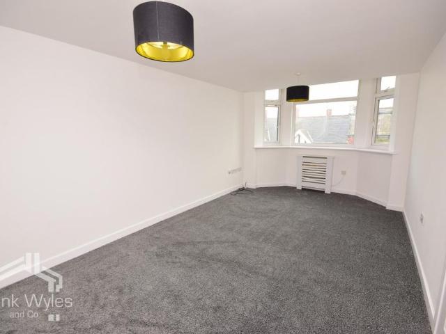 2 bedroom flat to rent