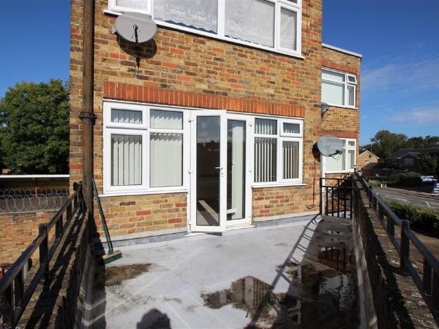 2 bedroom flat to rent