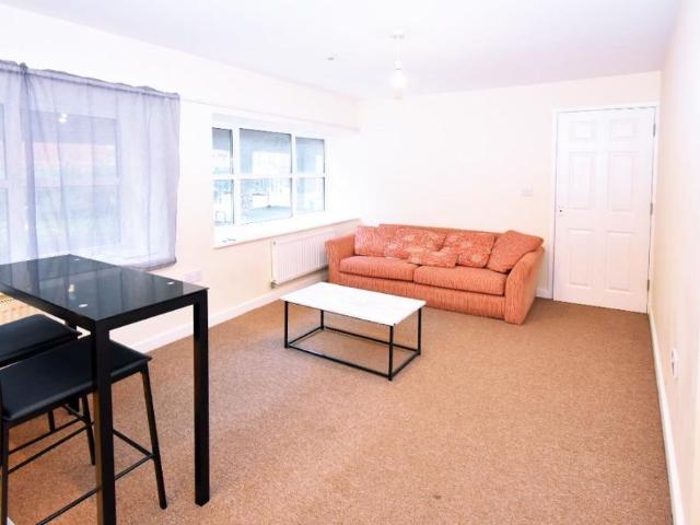 2 bedroom flat to rent