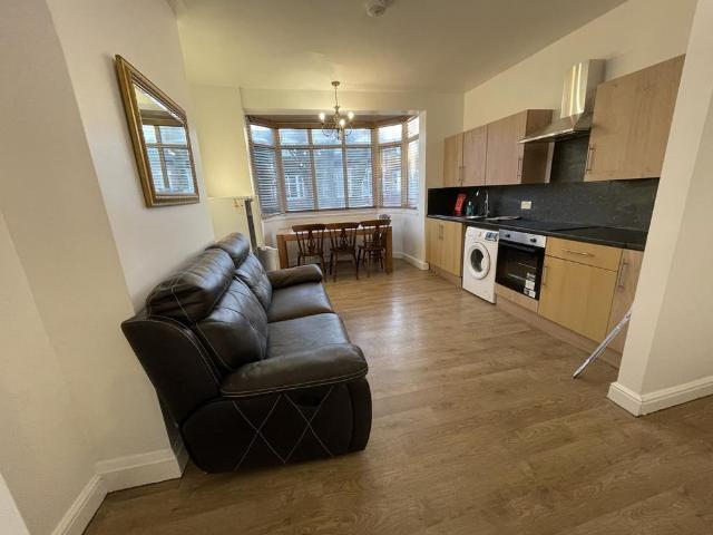 2 bedroom flat to rent