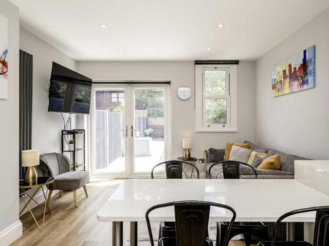 2 bedroom flat to rent