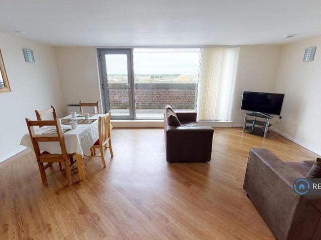2 bedroom flat to rent
