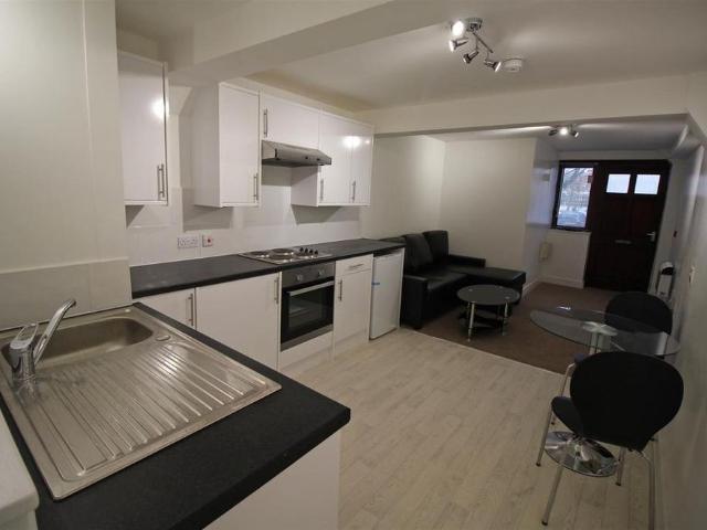 2 bedroom flat to rent