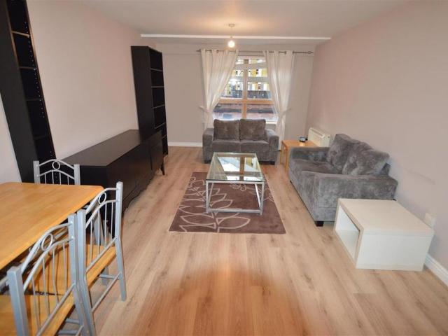2 bedroom flat to rent