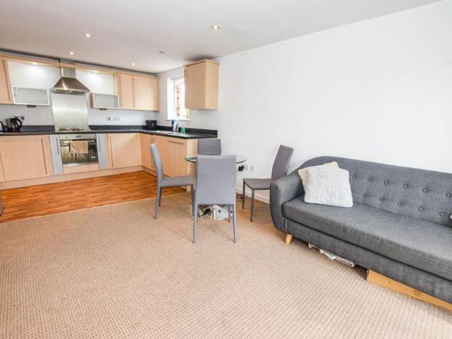 2 bedroom flat to rent
