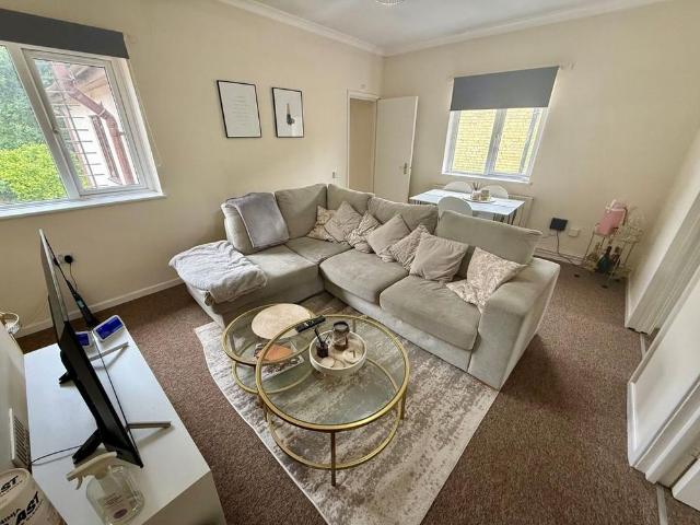 2 bedroom flat to rent
