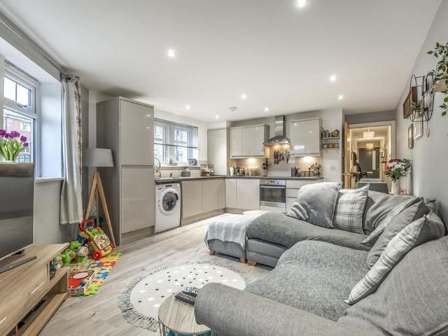 2 bedroom flat to rent