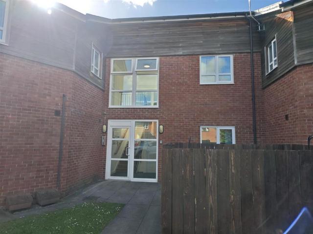 2 bedroom flat to rent
