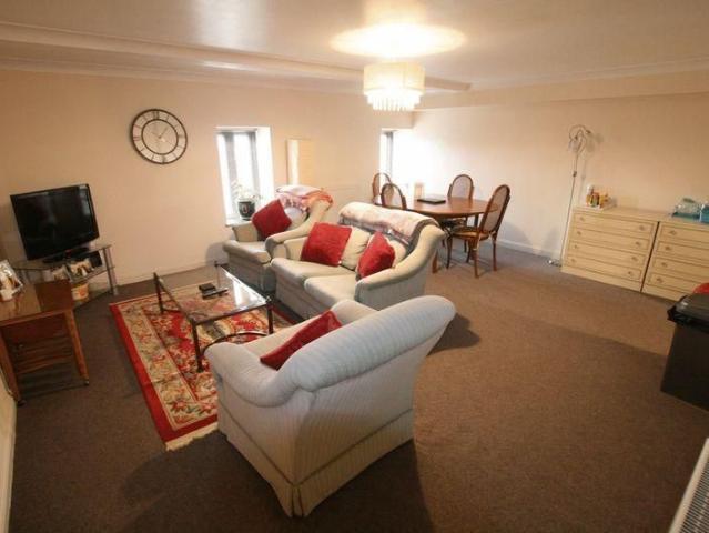 2 bedroom flat to rent