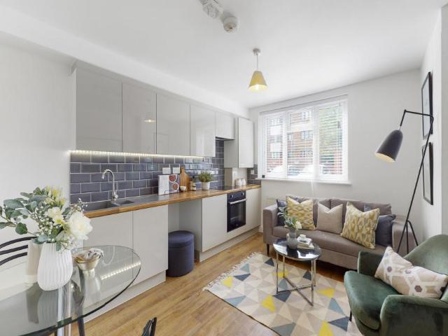 2 bedroom flat to rent