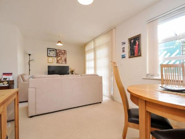 2 bedroom flat to rent
