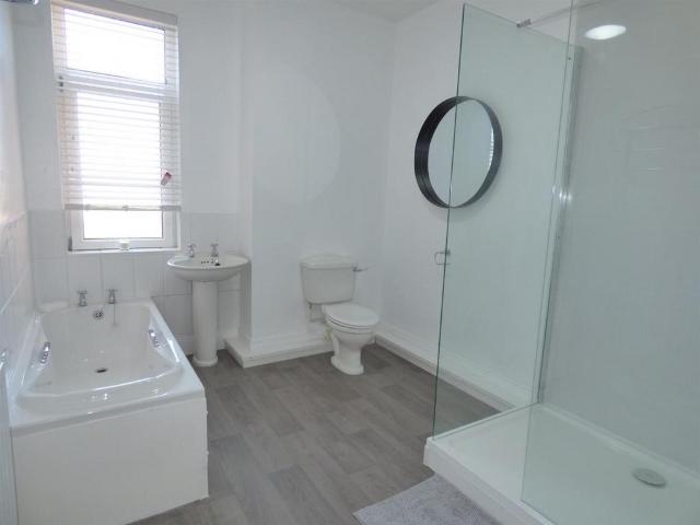 2 bedroom flat to rent