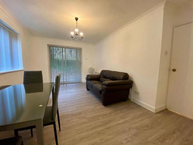 2 bedroom flat to rent