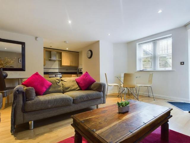 2 bedroom flat to rent