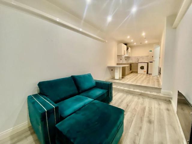 2 bedroom flat to rent