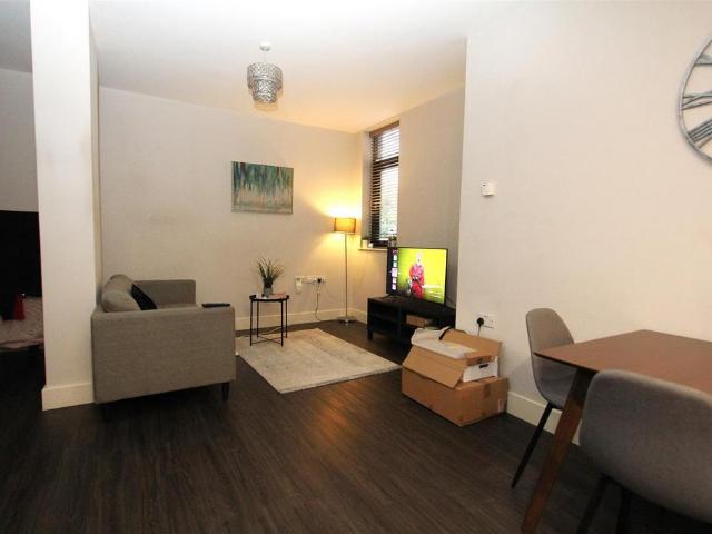 2 bedroom flat to rent