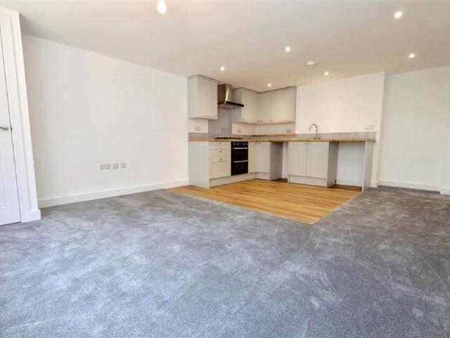 2 bedroom flat to rent