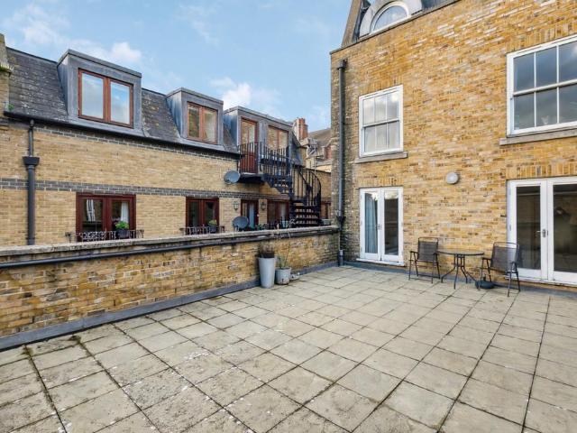 2 bedroom flat to rent