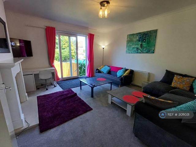 2 bedroom flat to rent