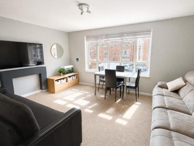 2 bedroom flat to rent