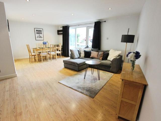 2 bedroom flat to rent