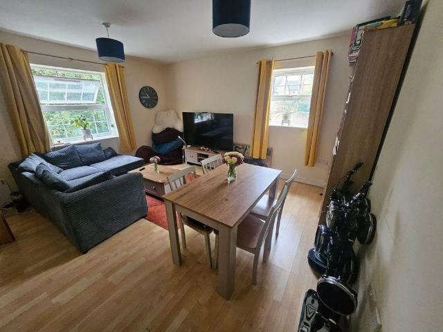 2 bedroom flat to rent