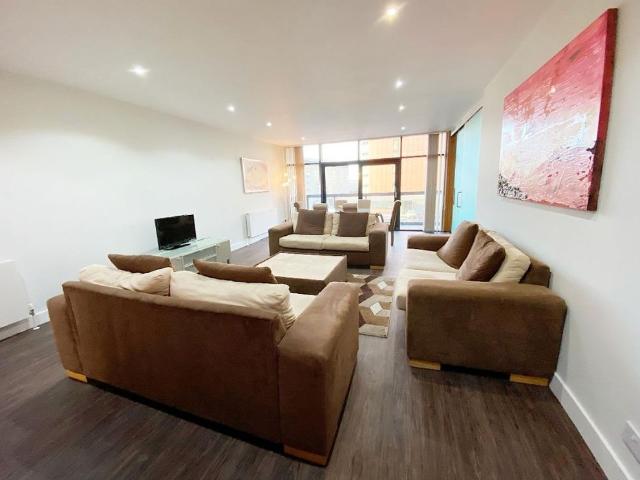 2 bedroom flat to rent