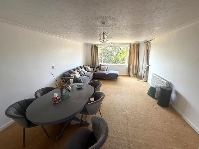 2 bedroom flat to rent