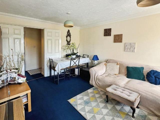 2 bedroom flat to rent