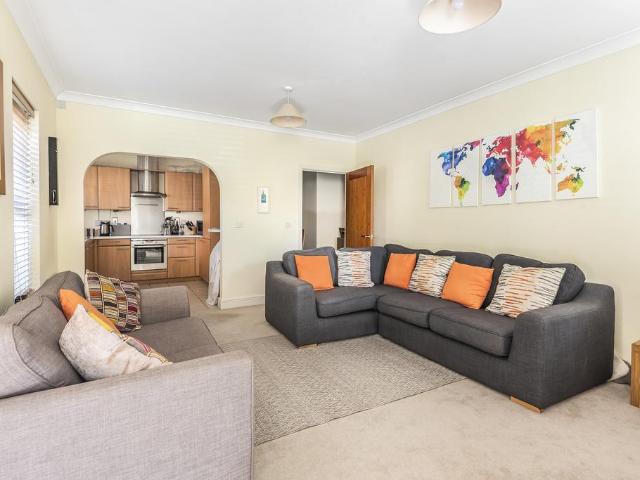 2 bedroom flat to rent