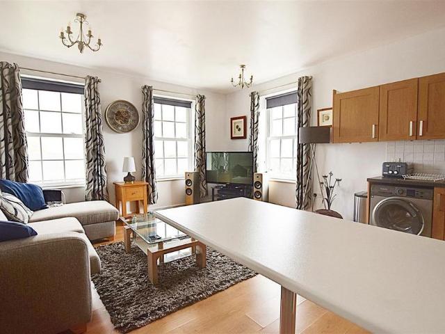 2 bedroom flat to rent