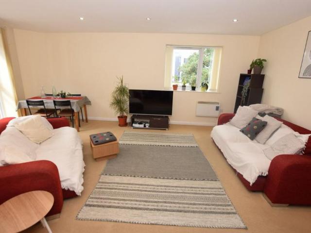 2 bedroom flat to rent
